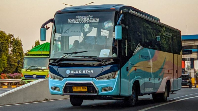 Medium bus - Bus Blue Star - Sewa Bus Pariwisata Jakarta Bekasi Cikarang