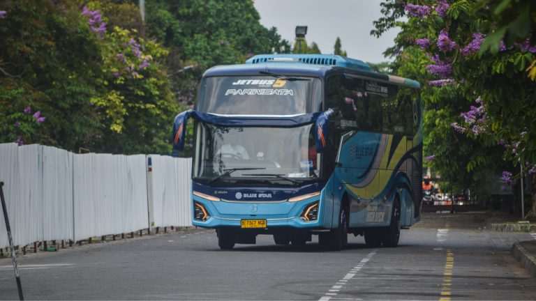 Bus Blue Star - Sewa Bus Pariwisata Jakarta Bekasi Cikarang